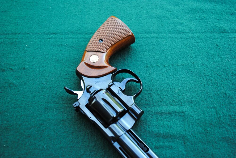 Colt Python, Beschuss 74, 6" LL, Orig. Griffschalen, ungesc...